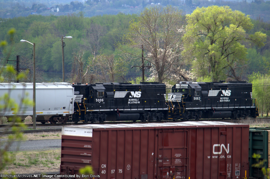 NS GP38-2s 5006 and 5663